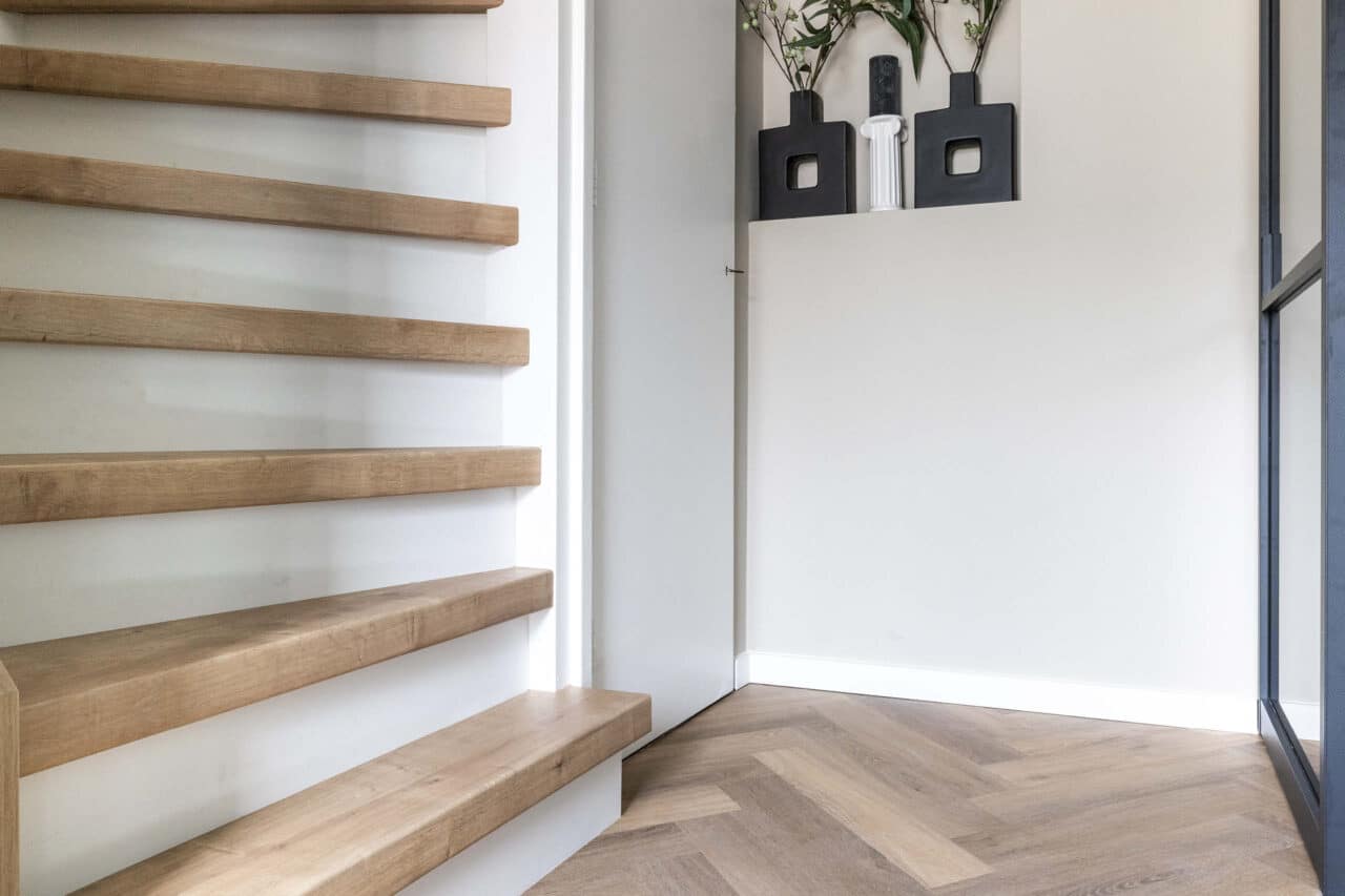 Dichte trap renoveren | Traprenovatie Upstairs